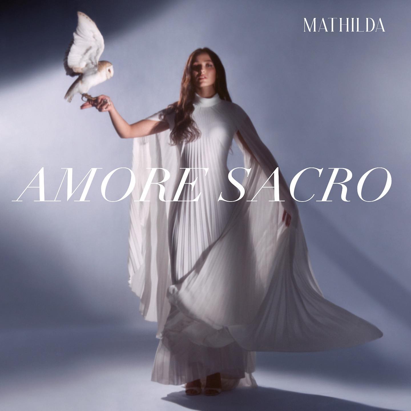 Mathilda en interview pour présenter son EP Amore Sacro